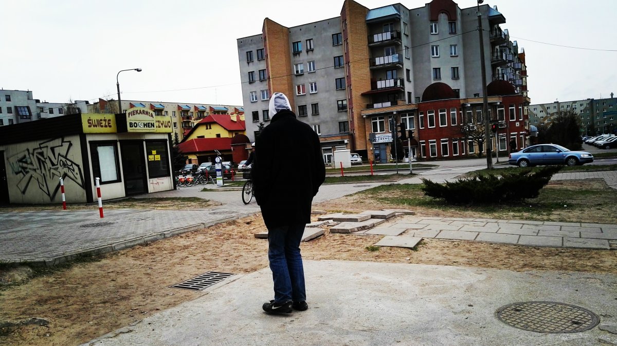 "Menel, który czyta książki?". Znany menel był... milionerem | INNPoland.pl