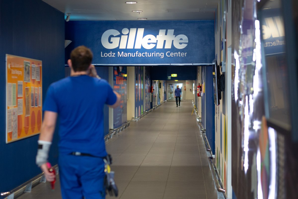 Fabryka Gillette w Łodzi. Jak produkuje się maszynki do golenia ...